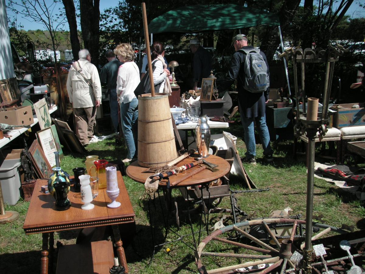 Page 16 - May 2011 Brimfield Antiques Fair Photos