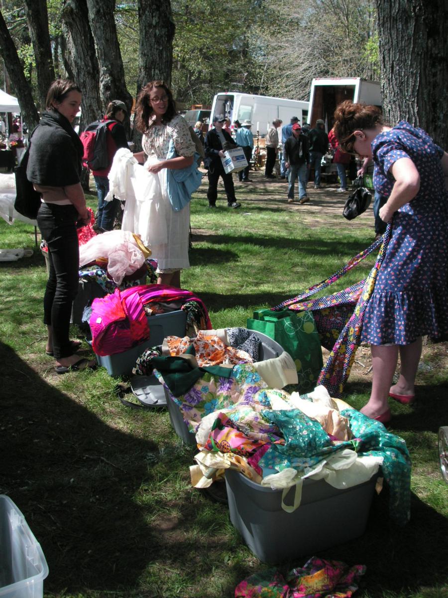 Page 16 - May 2011 Brimfield Antiques Fair Photos