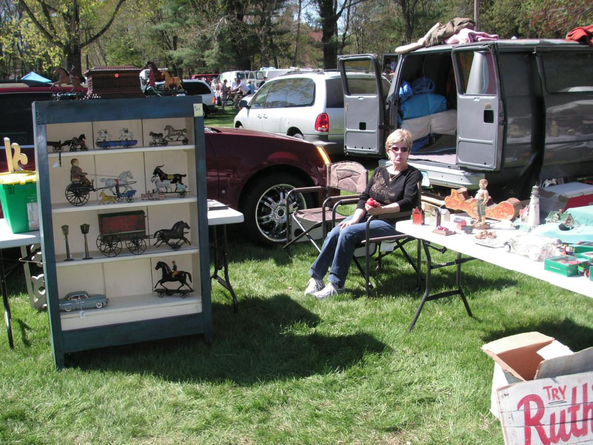Page 16 - May 2011 Brimfield Antiques Fair Photos